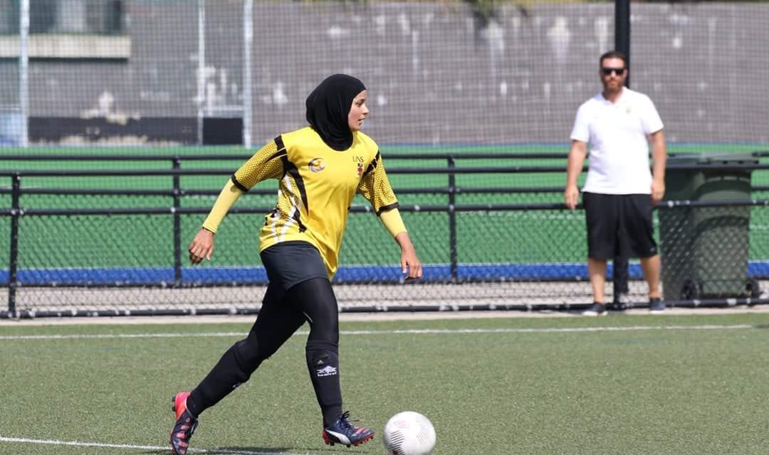 L'Australienne Assmaah Helal tacle les préjugés sur tous les terrains